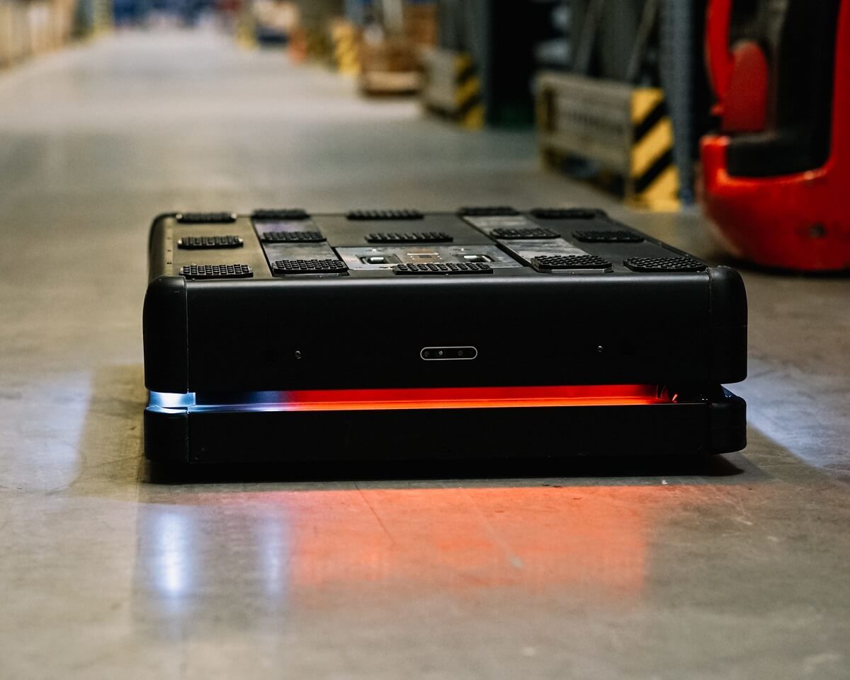 Six reasons behind the logistics robot boom - Gideon